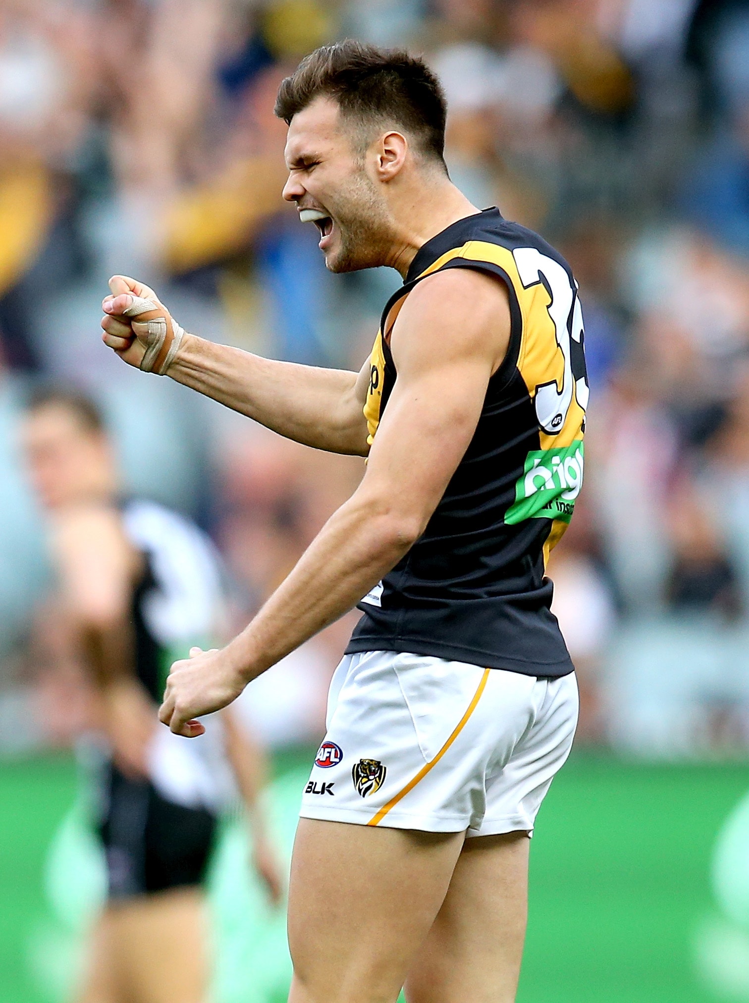 Tiger forward Ben Lennon off the market after signing new deal