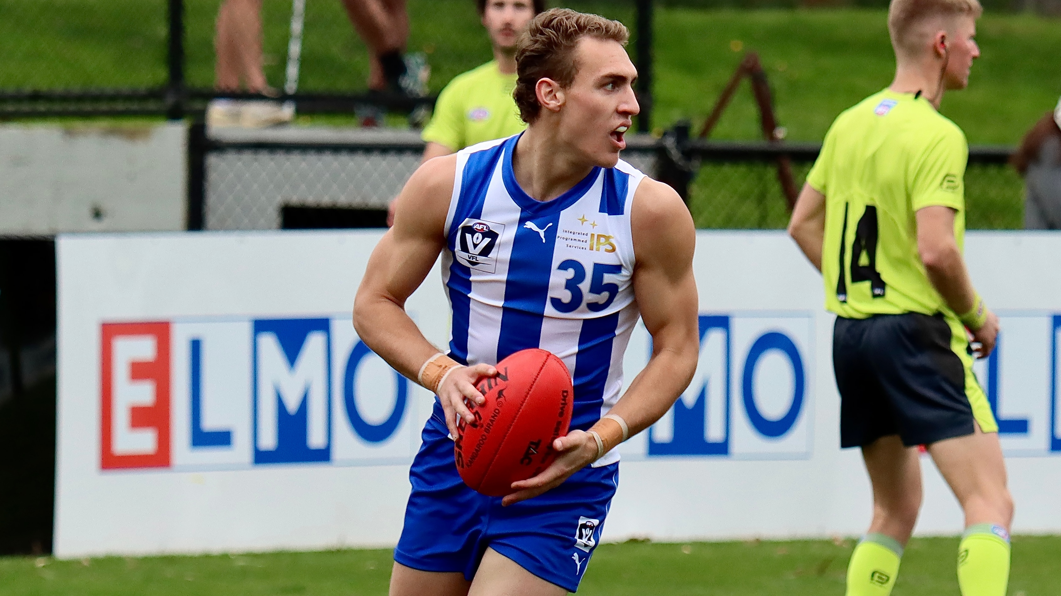 VFL R11 gallery: Kangaroos v Hawks