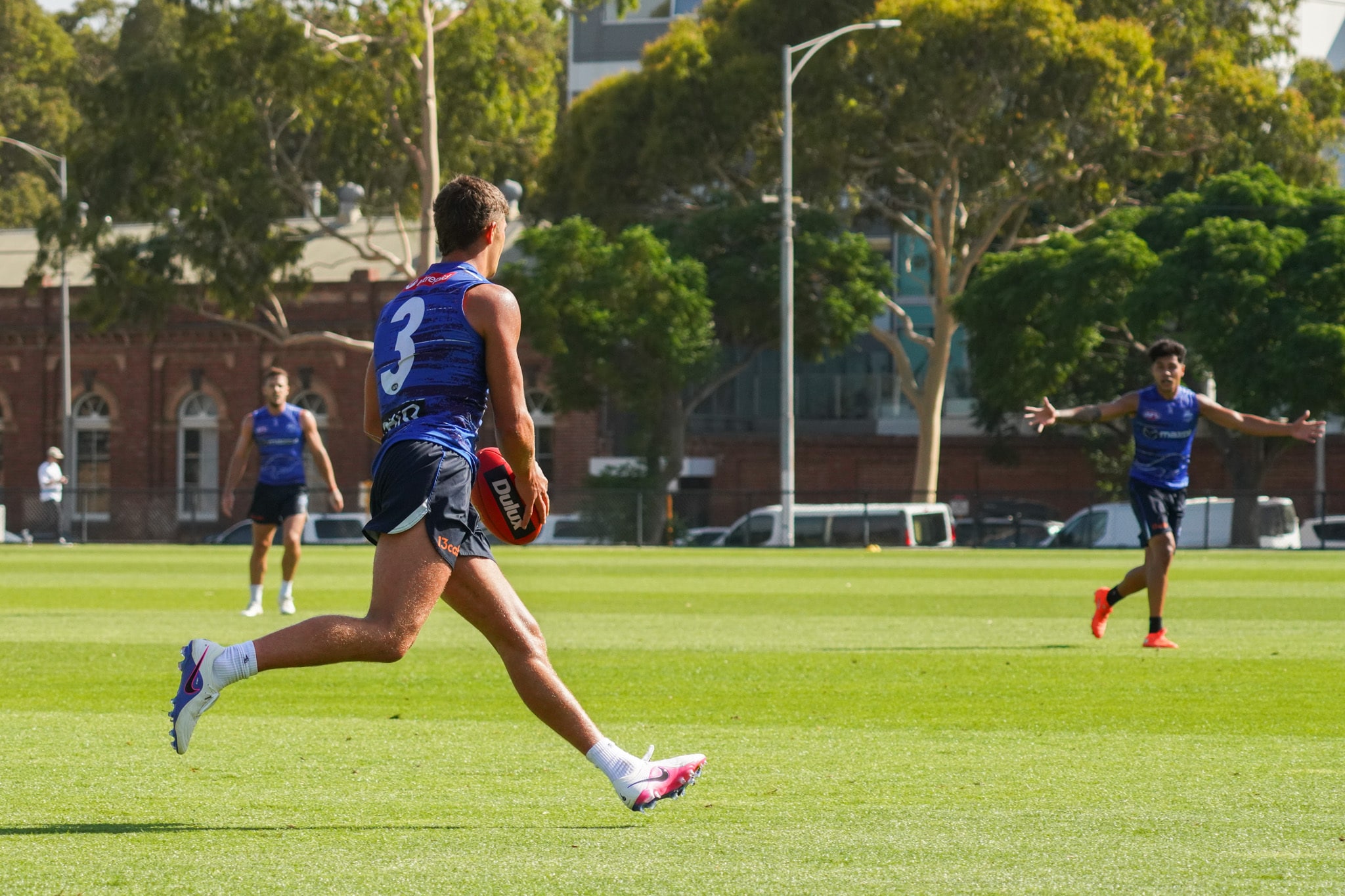 Training report: Sheezel, half-backs among match sim standouts