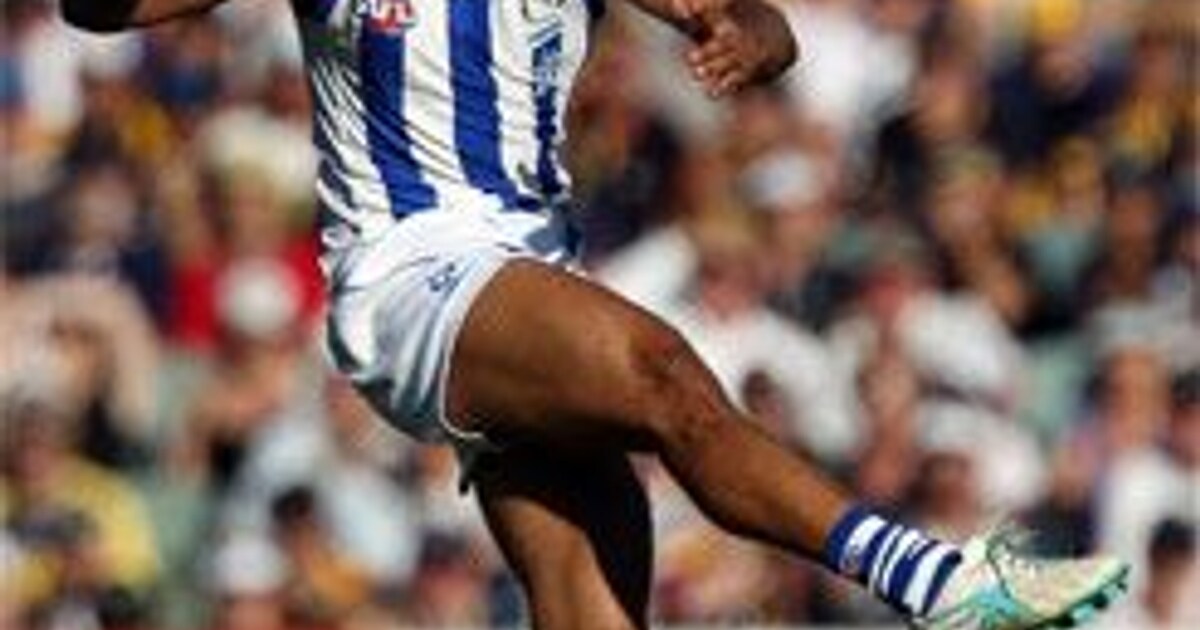 Garlett helps Roosters' surge