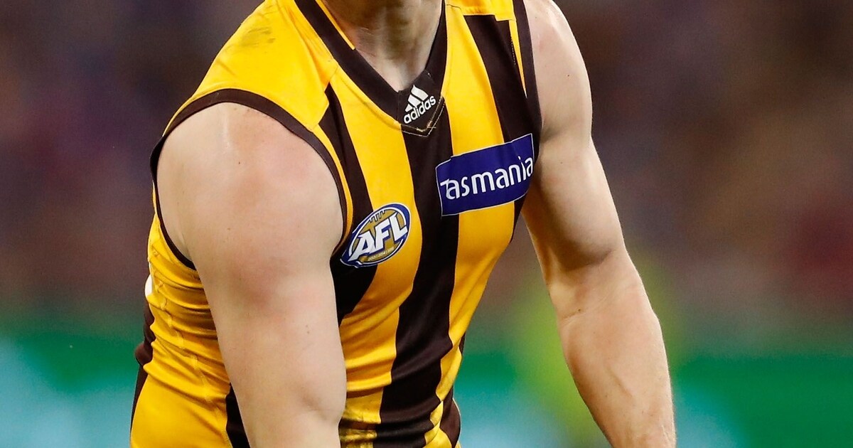 Hawks champion Sam Mitchell officially an Eagle