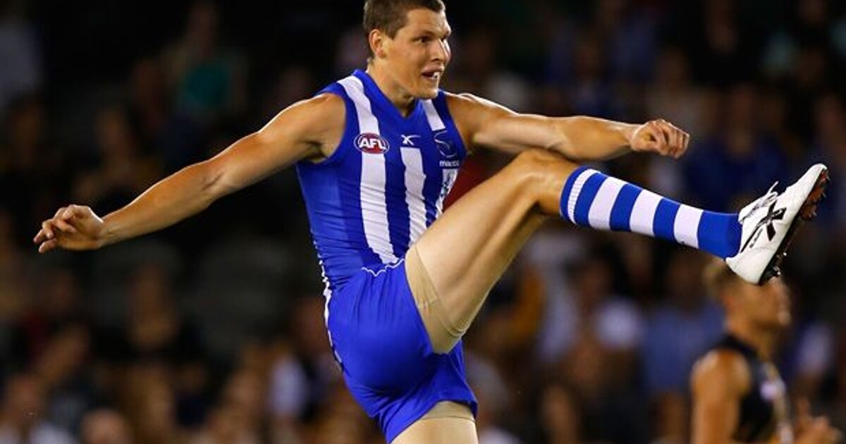 Daniel Currie to ruck one-out against Geelong