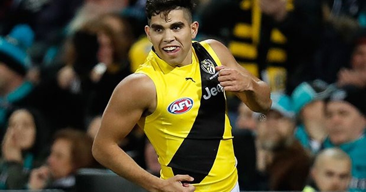 Stengle moves to Crows