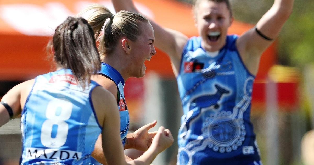 Wall's stunning snap for her first AFLW goal