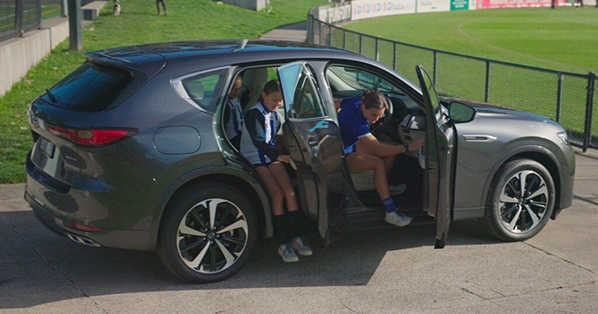 Ash Riddell's special surprise for two young Roos fans